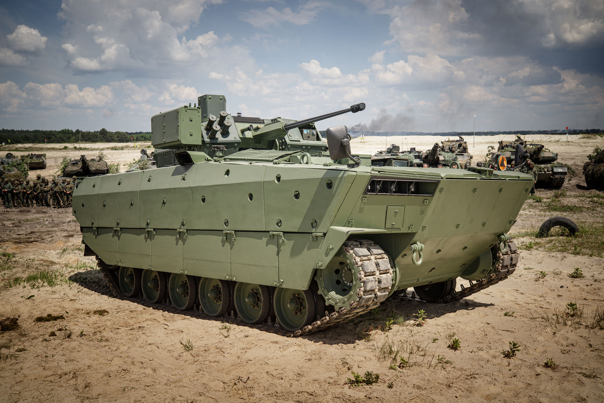 New Amphibious Infantry Fighting Vehicle BORSUK – Huta Stalowa Wola S.A. New Amphibious Infantry Fighting Vehicle BORSUK – Huta Stalowa Wola S.A.